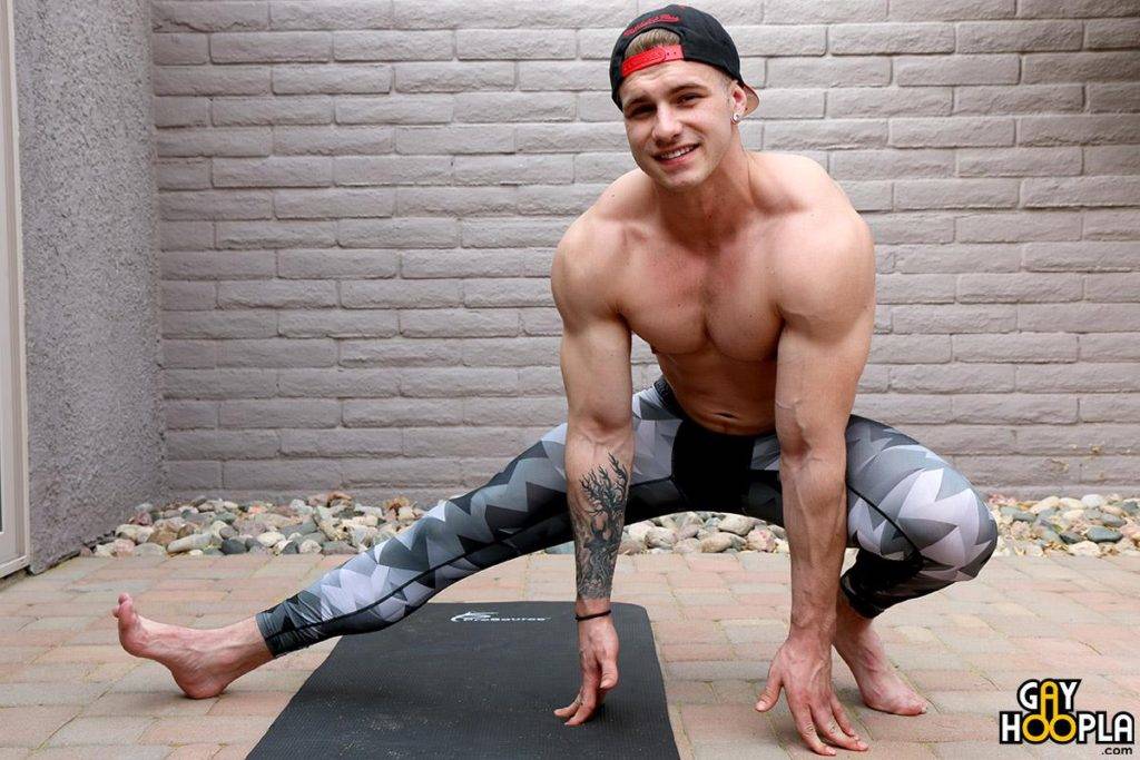 Model Of The Day Jonny Pitt Gayhoopla Daily Squirt