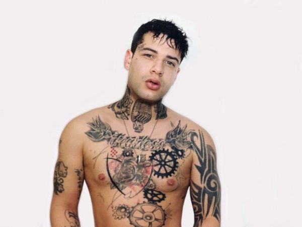 Hes All Tatts And Talent Meet The Multi Tasking Mickey Taylor Daily Squirt