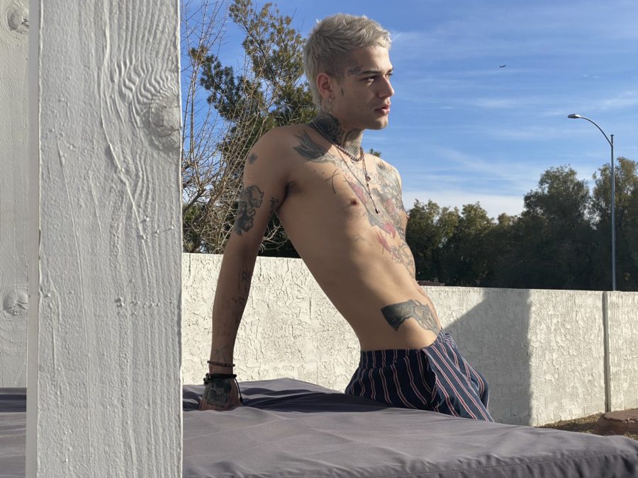 Hes All Tatts And Talent Meet The Multi Tasking Mickey Taylor Daily Squirt