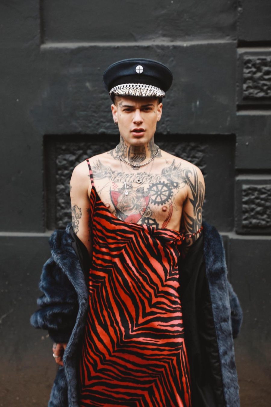 Hes All Tatts And Talent Meet The Multi Tasking Mickey Taylor Daily Squirt