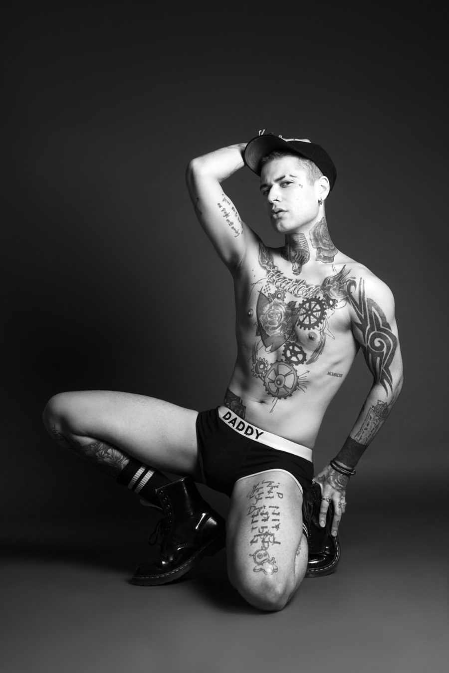 Hes All Tatts And Talent Meet The Multi Tasking Mickey Taylor Daily Squirt
