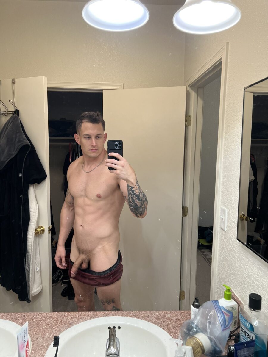 Model Of The Day Brock Kniles Daily Squirt