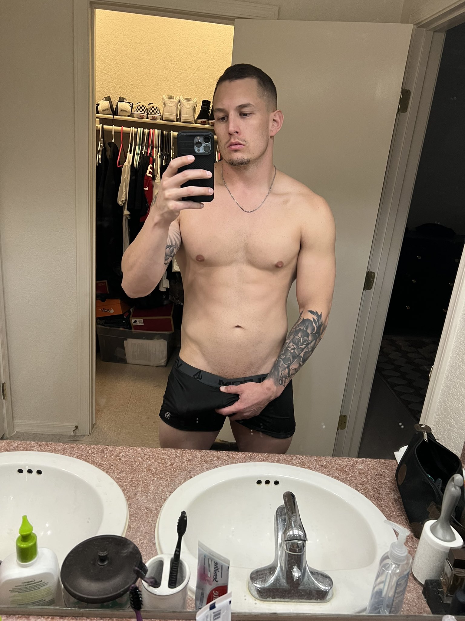 Model Of The Day Brock Kniles Daily Squirt