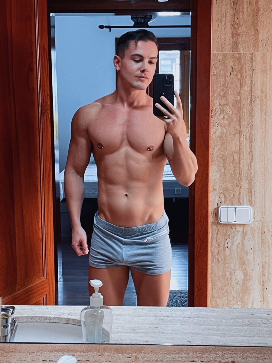 Model Of The Day Austin Sugar Daily Squirt