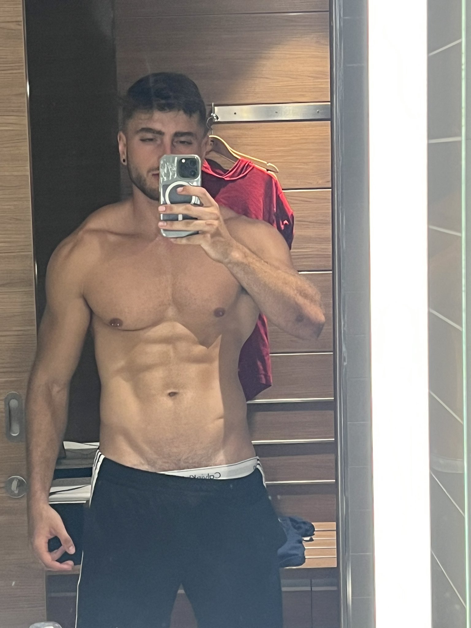 Model Of The Day Carlos Effort Daily Squirt 