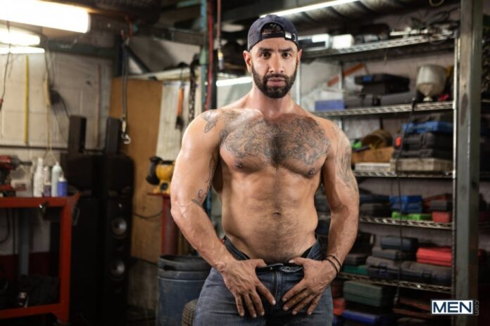 Chuck Conrad Hammers Mateo Zagal Daily Squirt