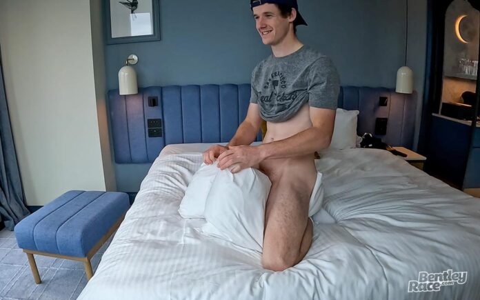 Wanking My Hung Mate Brad Hunter Daily Squirt